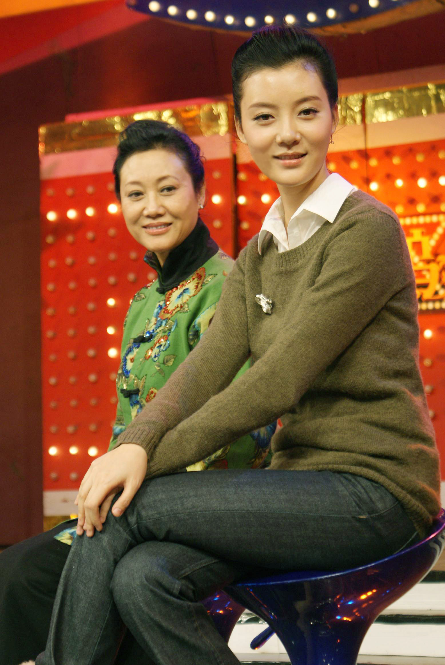 Popular actress Che Xiao: Divorced parents made her cry. How did she ...