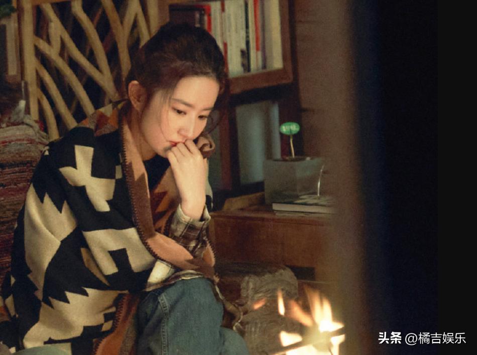 Liu Yifei is a good drinker and she is so cute even when drinking - iMedia