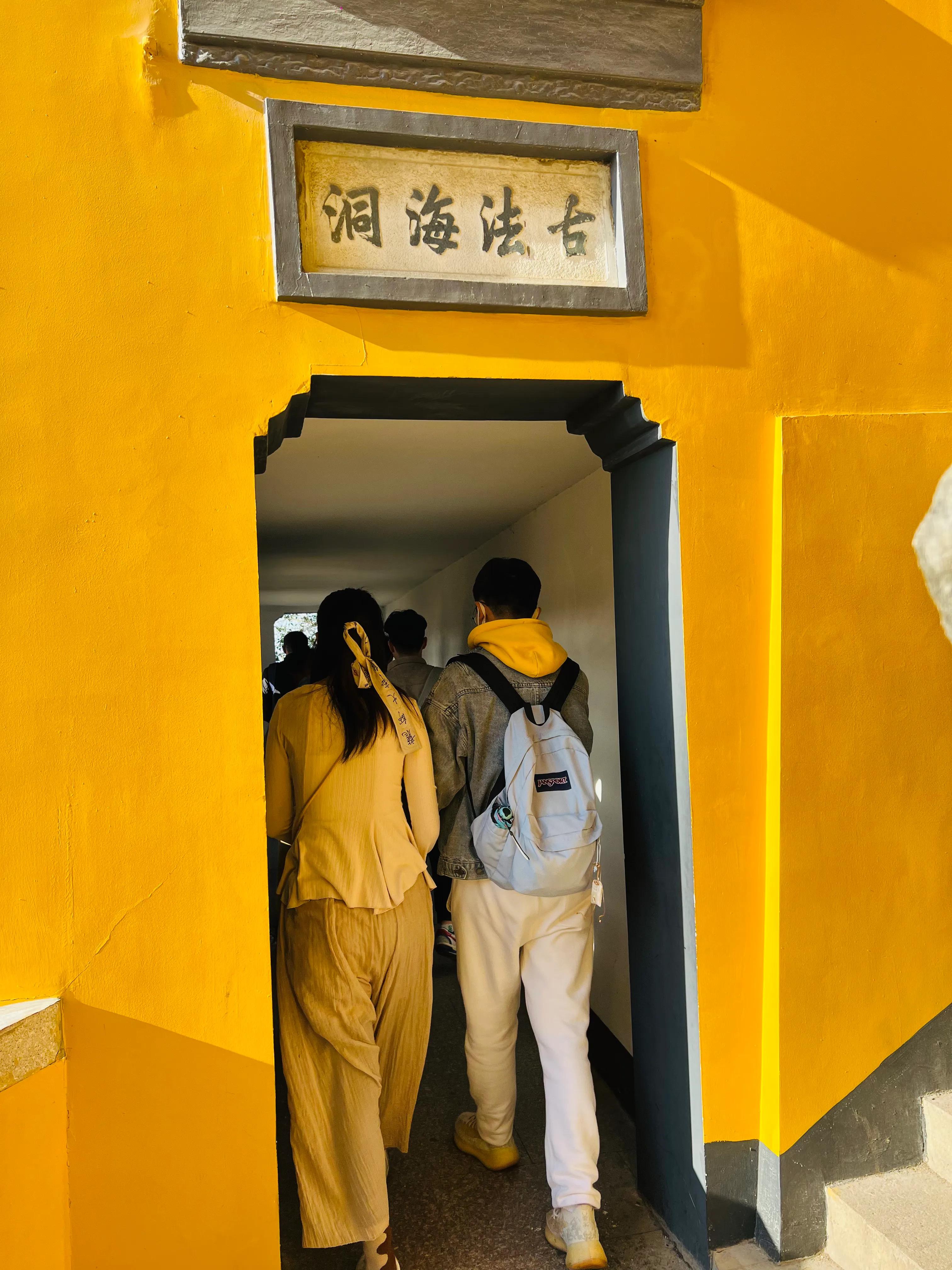 In Jinshan Temple, today I don't care about Fahai, I'm looking at that ...