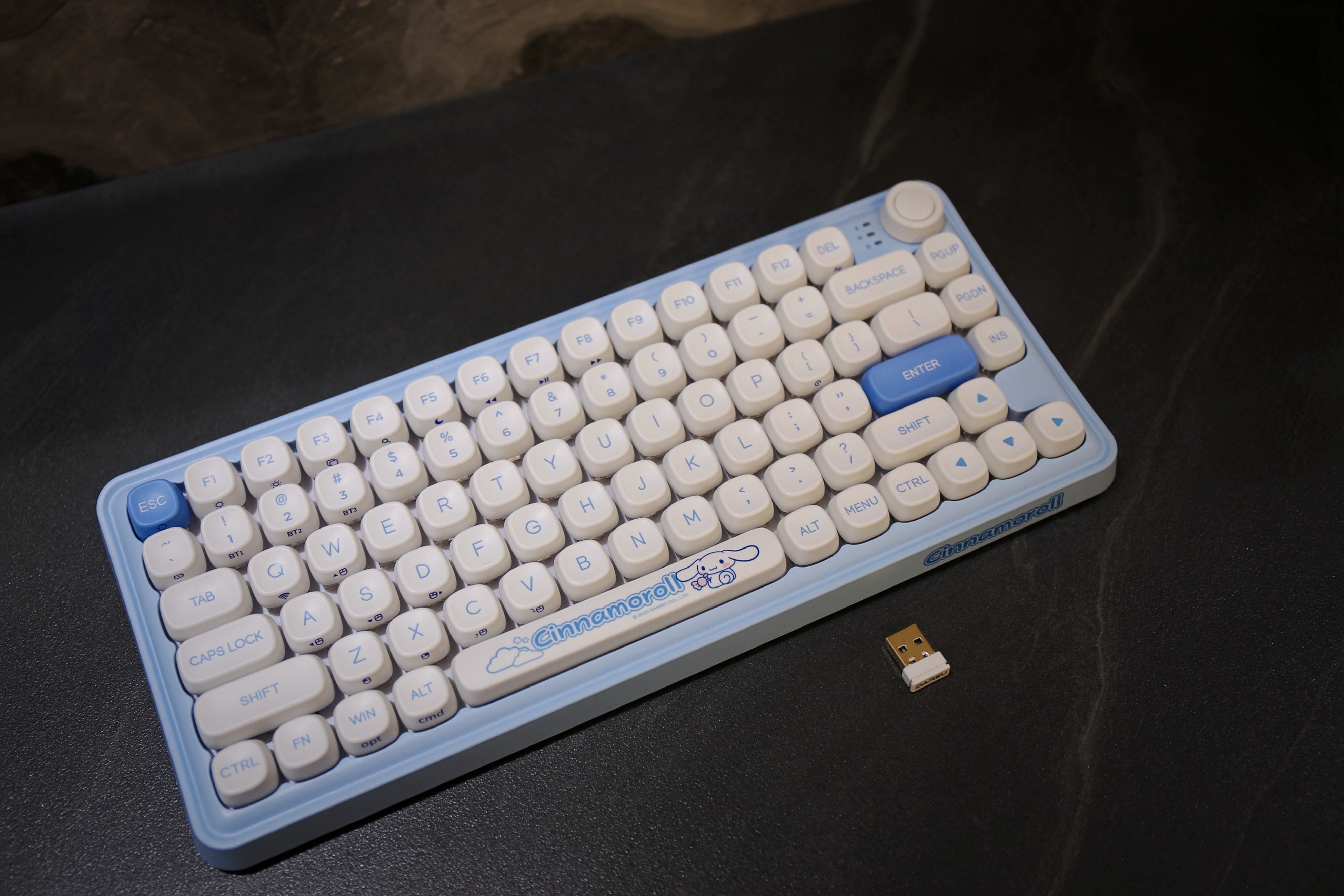 Mengli cures, enjoys tapping, Daryou Cinnamon Dog Custard Sugar ...