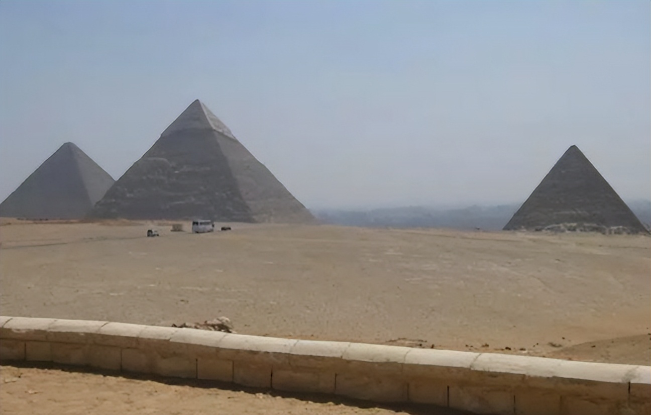 Talk about ancient Egypt: look at the architectural forms and ...