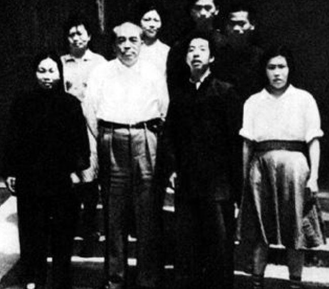 Mr. Peng had no children and daughters all his life, but he regarded ...