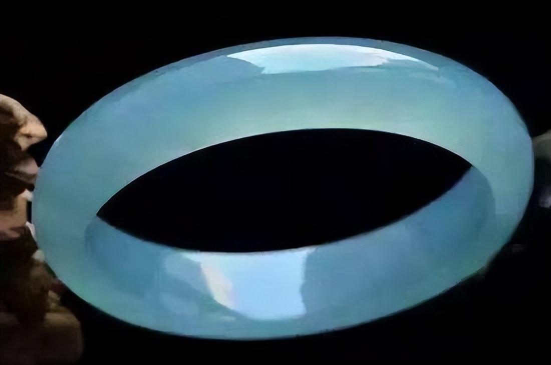 Identification of blue water jadeite and dangerous materials - iNEWS