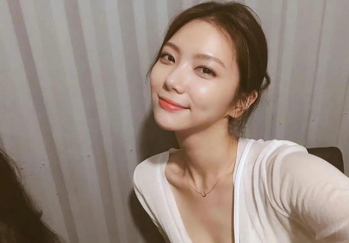 Korean actress Li Jiaen - iNEWS