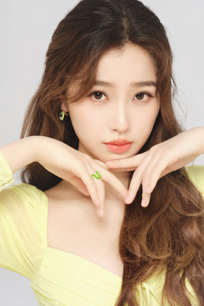 Yu Shuxin is beautiful in a yellow dress - iNEWS