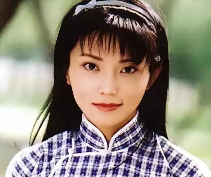 Looking at Li Yu again after 14 years, he was buried in a wedding dress ...