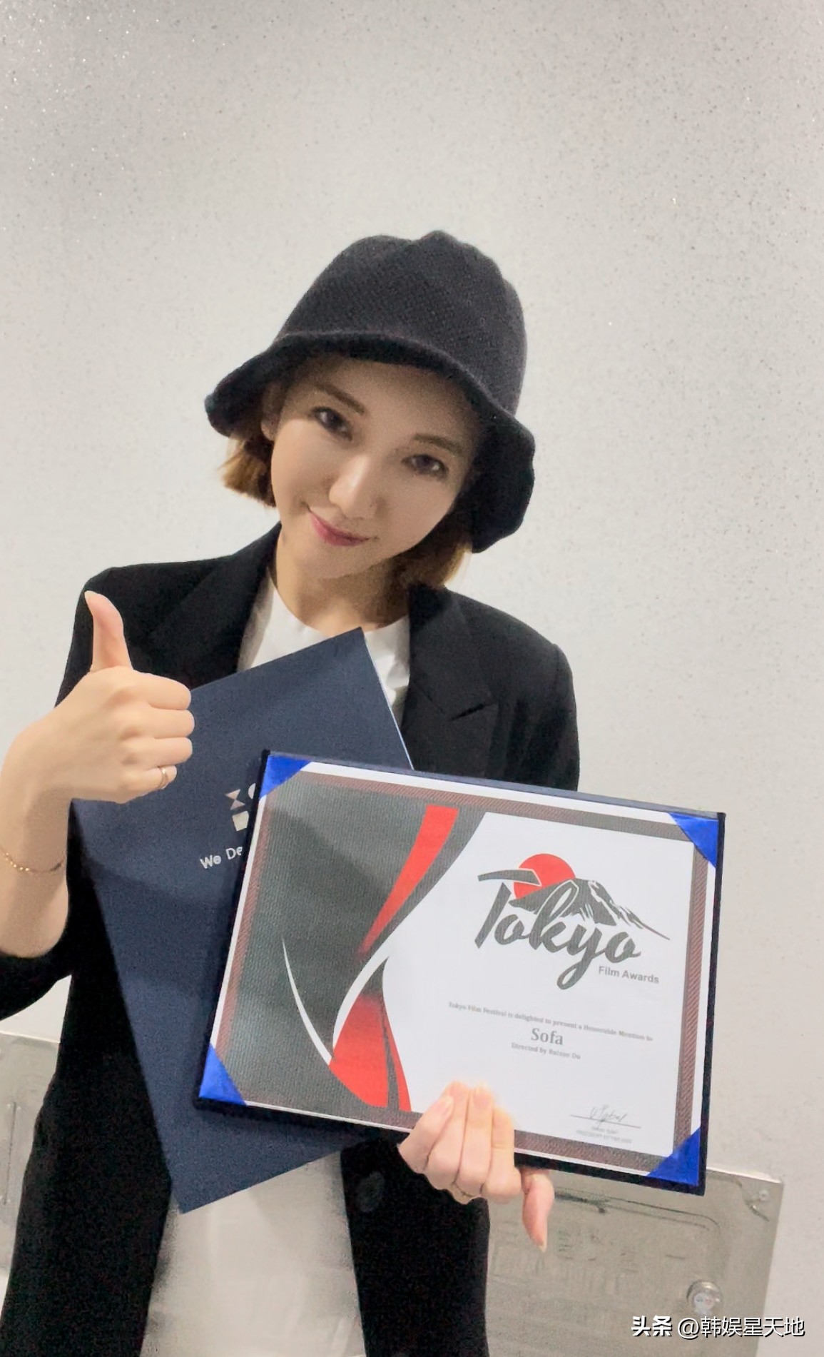 Chinese director Du Ruixue's short film "Sofa" won the Best Work Award ...