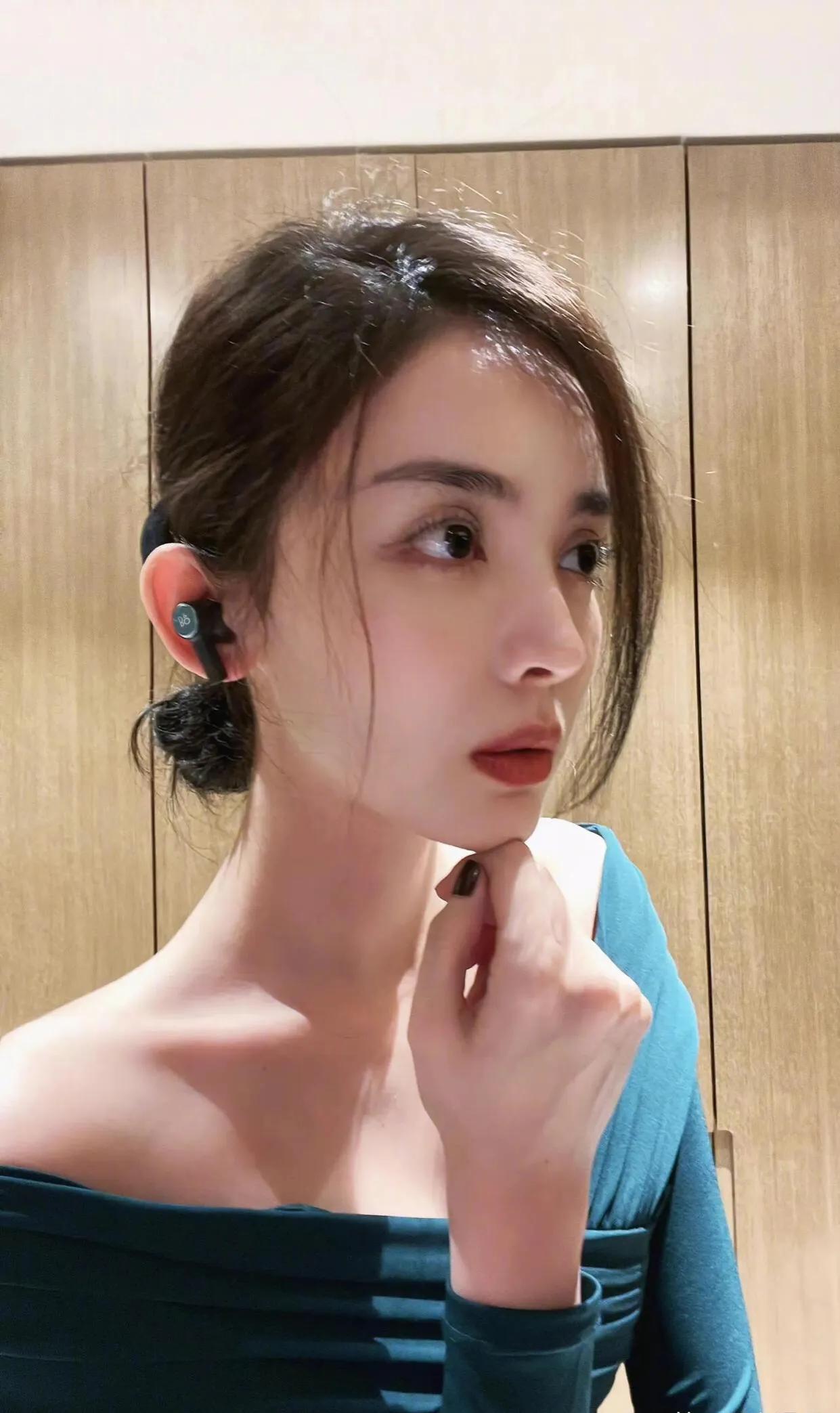 Gu Li Nazha's selfie photo, it looks like she hasn't been retouched ...