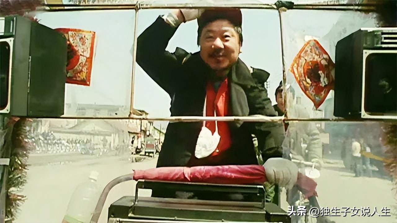 Watch "Blessed Ears" to taste the pyrotechnic life of low-level people ...