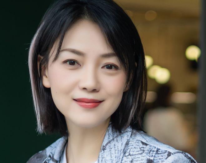 47-year-old "Xianglan" Ding Ling is officially back to herself - iNEWS