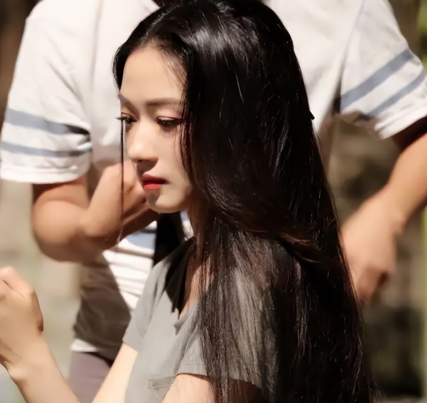 Eyes glazed over, expression stiff?40-year-old Wan Qian shot, bringing ...