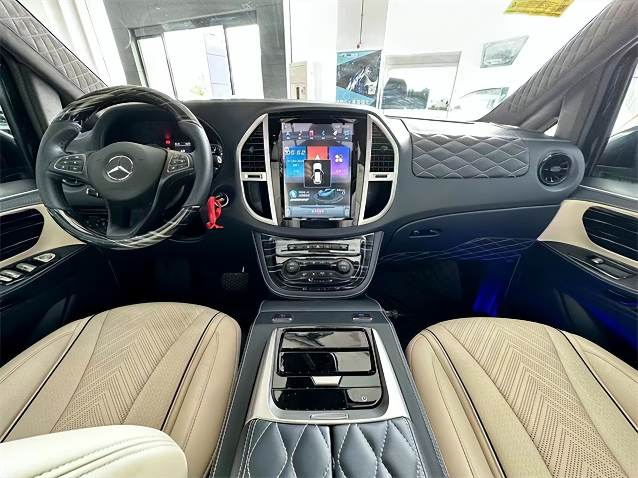 Mercedes-Benz Vito high-top full partition, take you to experience the ...