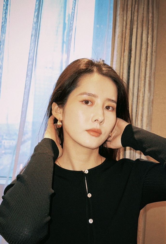 Actress Jing Ruyang is plainly dressed, looks like Liu Yifei, beautiful ...