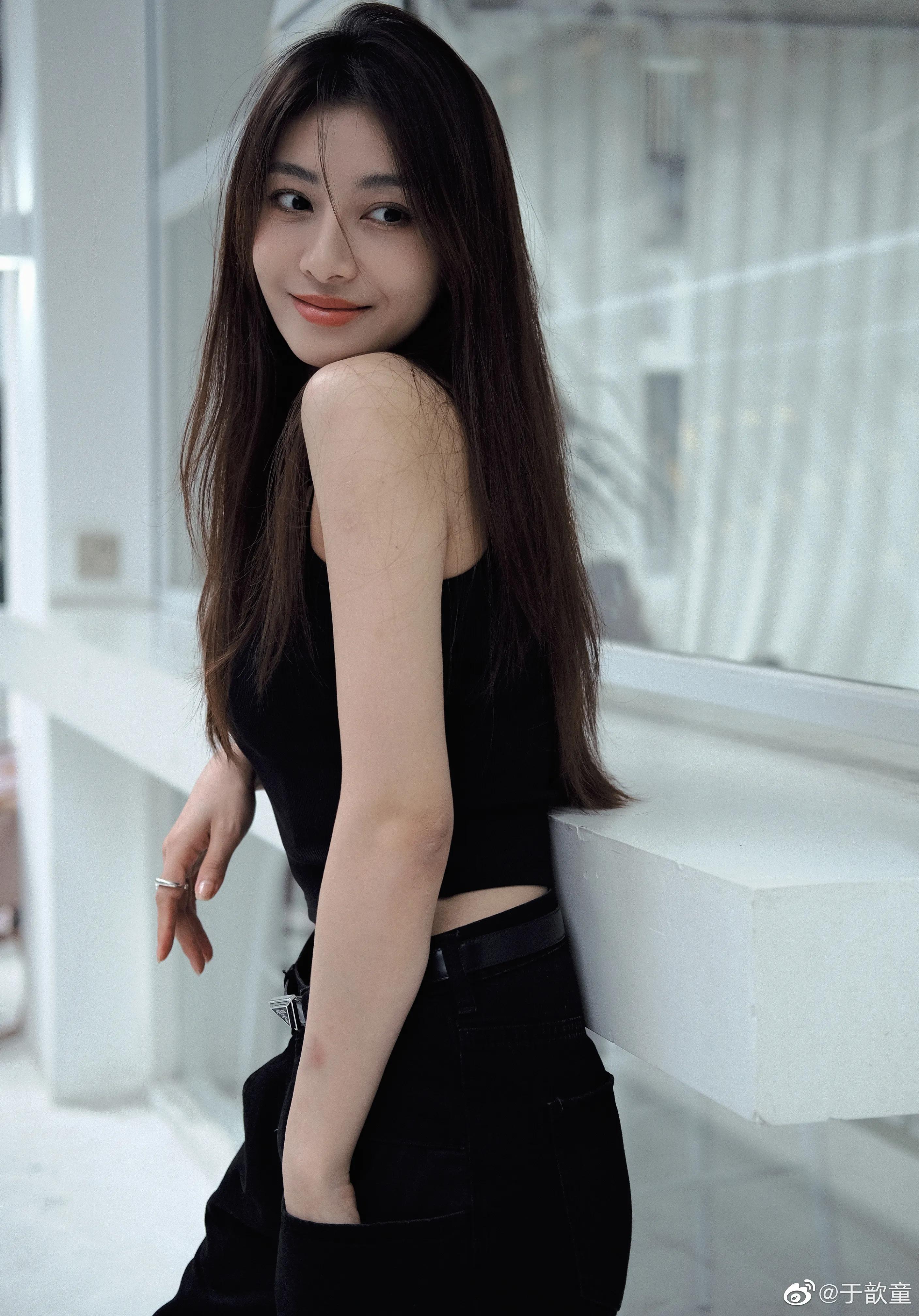 Beautiful actress - Yu Xintong - iNEWS