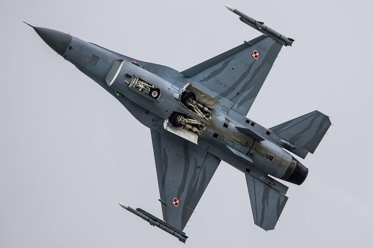 With 700 crashes in forty years, why does the classic F16 crash so ...