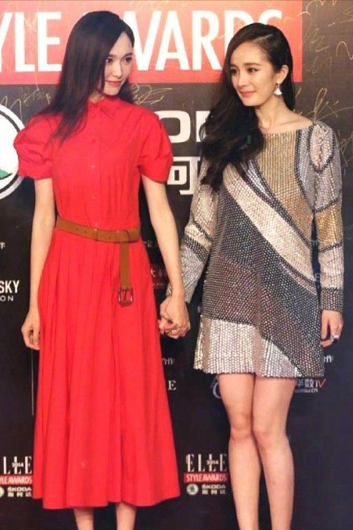 Is Yang Mi really "collapsed"?Wearing an aunt's dress with Tang Yan ...