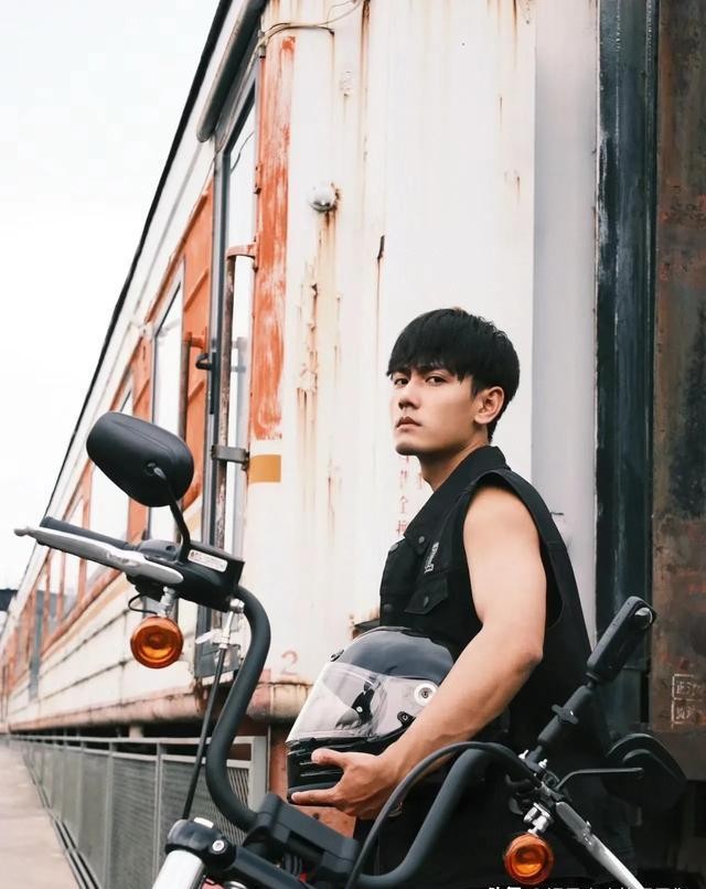 Xie Yuwang is a handsome and handsome short drama hero, with good looks and acting skills! - iNEWS