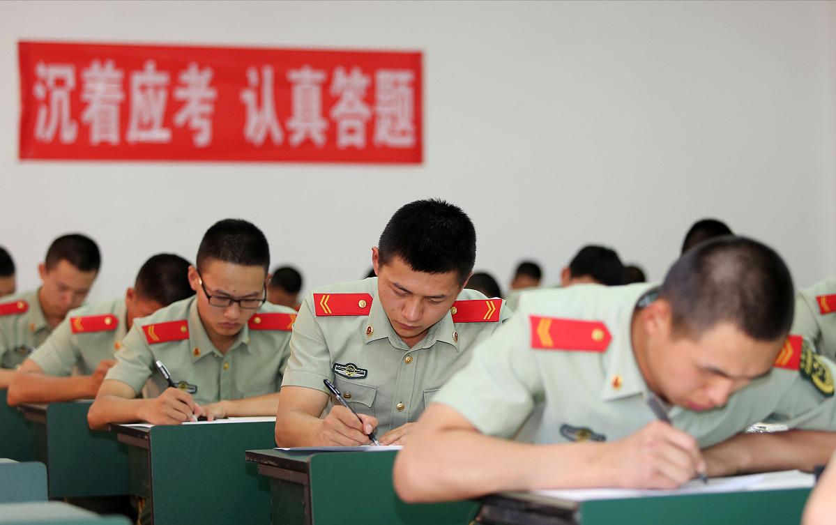 What's the difference between a private advance sergeant and a private ...