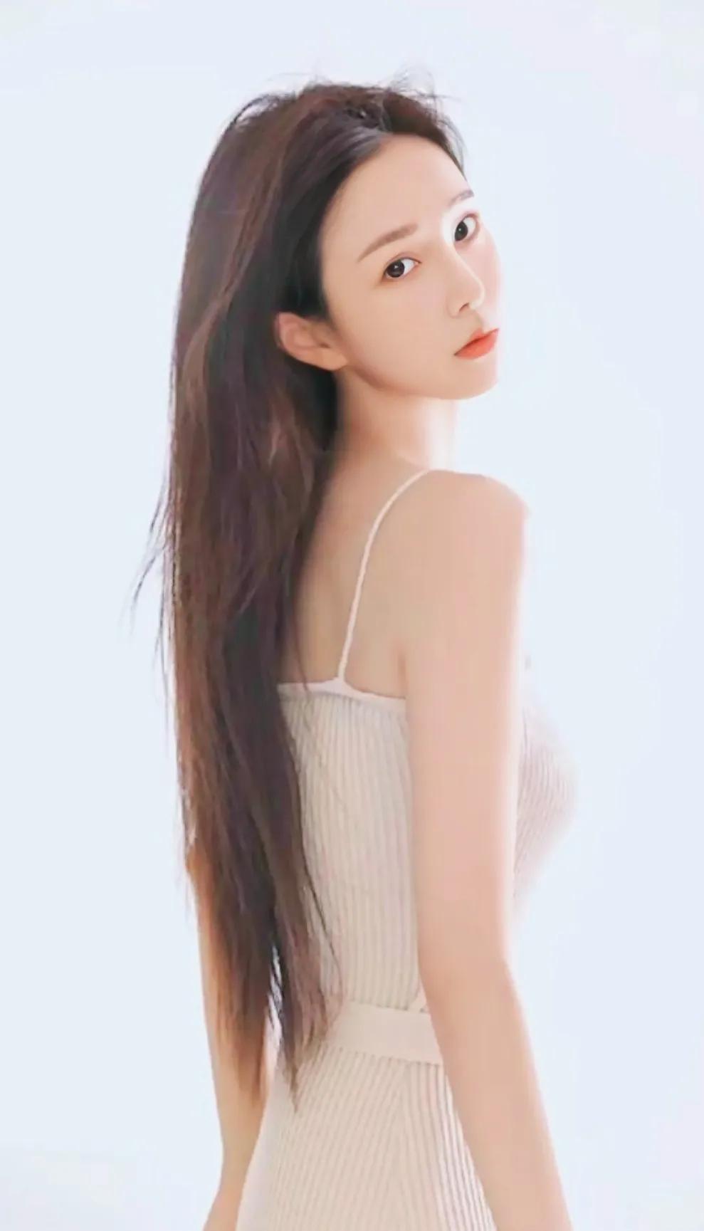 The charming Qiu Shiyuan - iNEWS