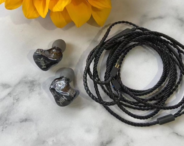 How to choose wired in-ear headphones, good in-ear headphones provide a ...