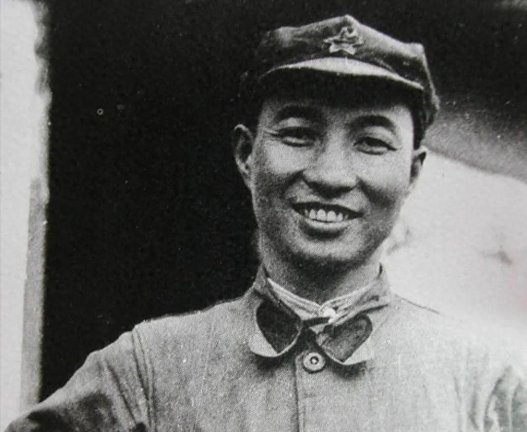 Xu Shiyou put down his knife, pointed at Chen Geng who was passing by ...
