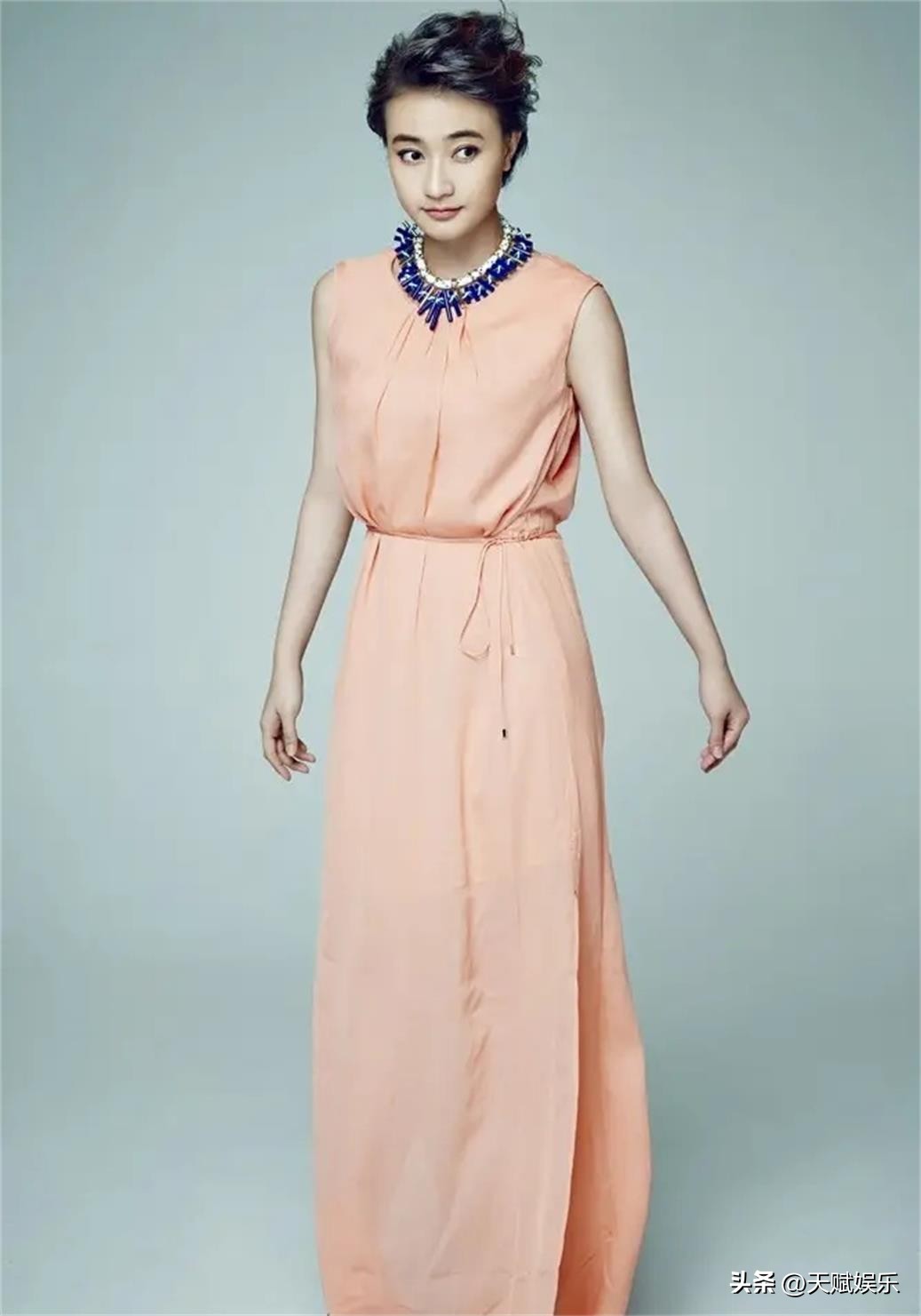 Actress Yan Na's photo in the 56-episode TV series "Workplace Is a ...