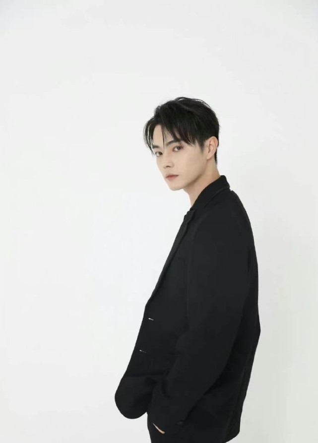 Xu Kai was photographed interacting intimately with Xiaohua, and Yu Zheng released photos of ...