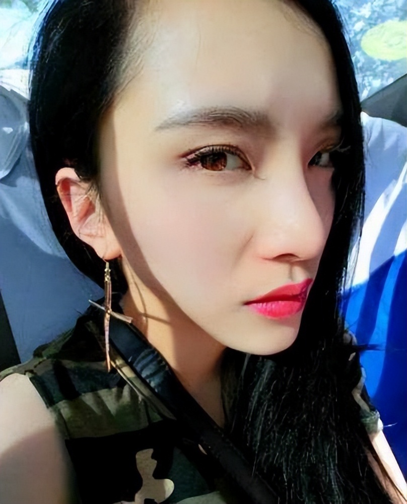 The competition of fancy fake chins in the entertainment industry is sharp, warped and ...