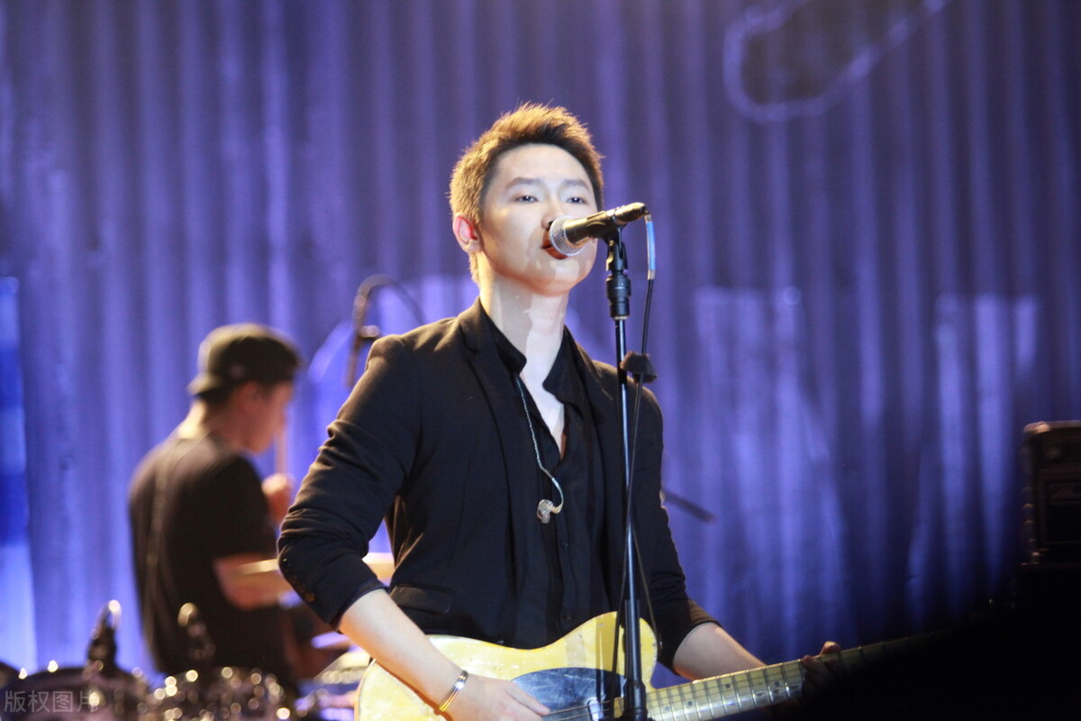 Splendid brilliance of music——Liang Bo's artistic journey - iMedia