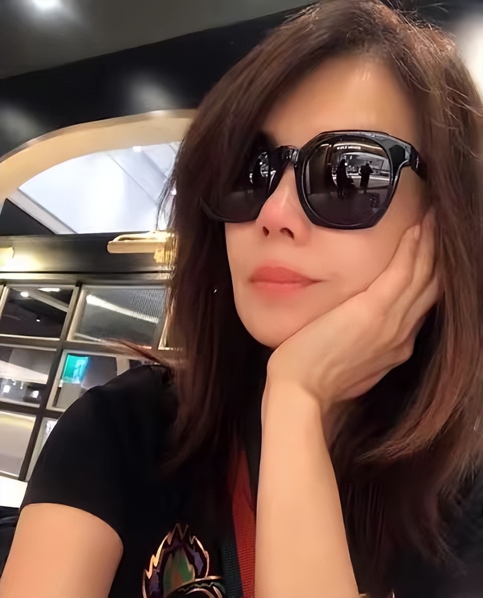 58-year-old Sun Xing revealed a new relationship!Interacted intimately ...