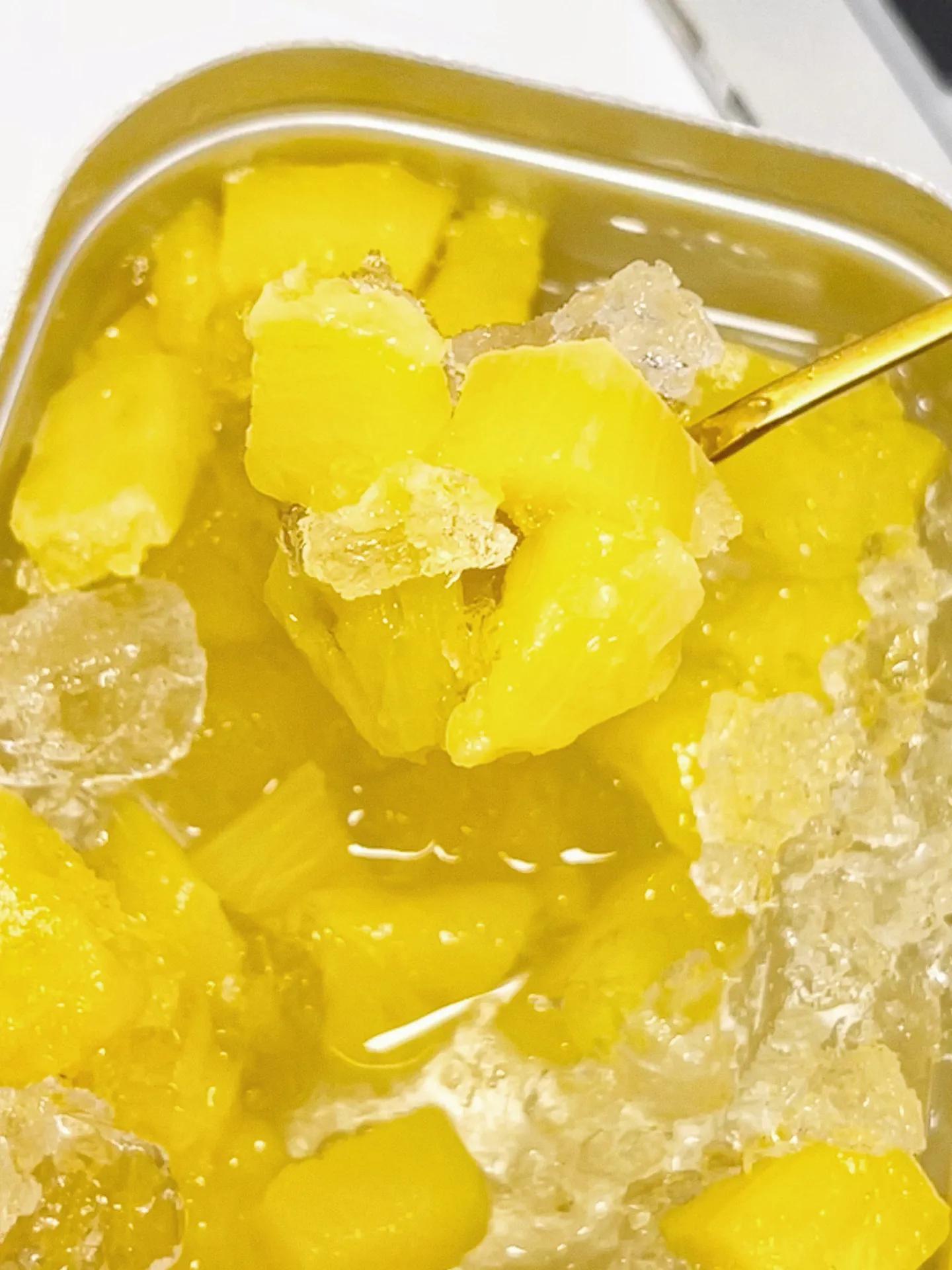 Ah, who invented this, jujuju is delicious! Pineapple fruity aroma tea ...