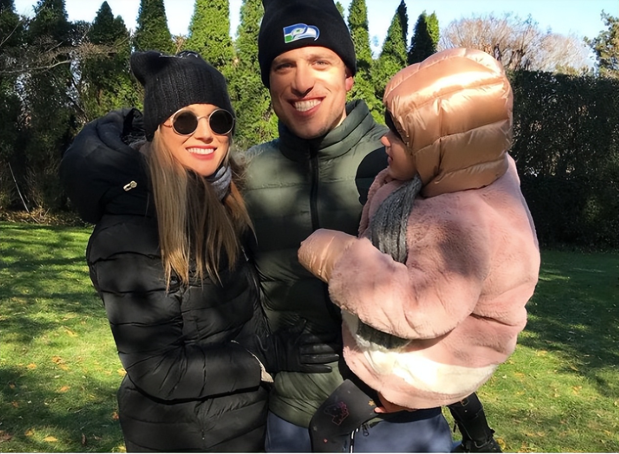 The Investing Bible of the 'Father of Starbucks': Scale is the Enemy of ...