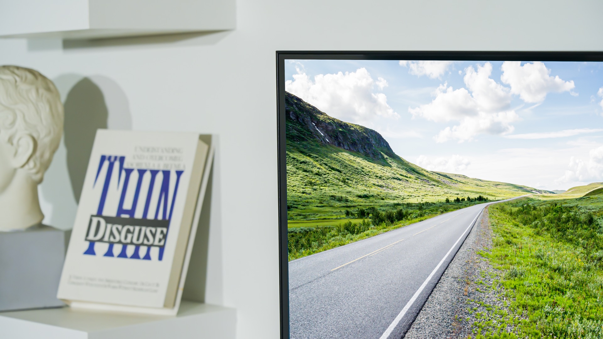 The entry price still has good picture quality. Why is the TCL V8G so ...