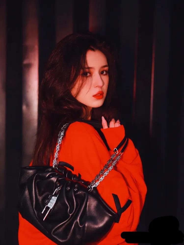 Red skirt and high heels!Hanikezi's recent photos are so cool!Netizen ...