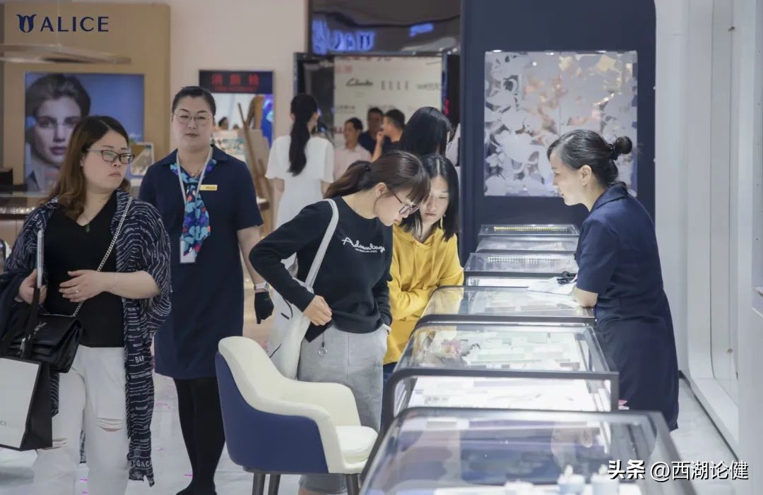 But the collapse of high-end consumption still caught many people by ...