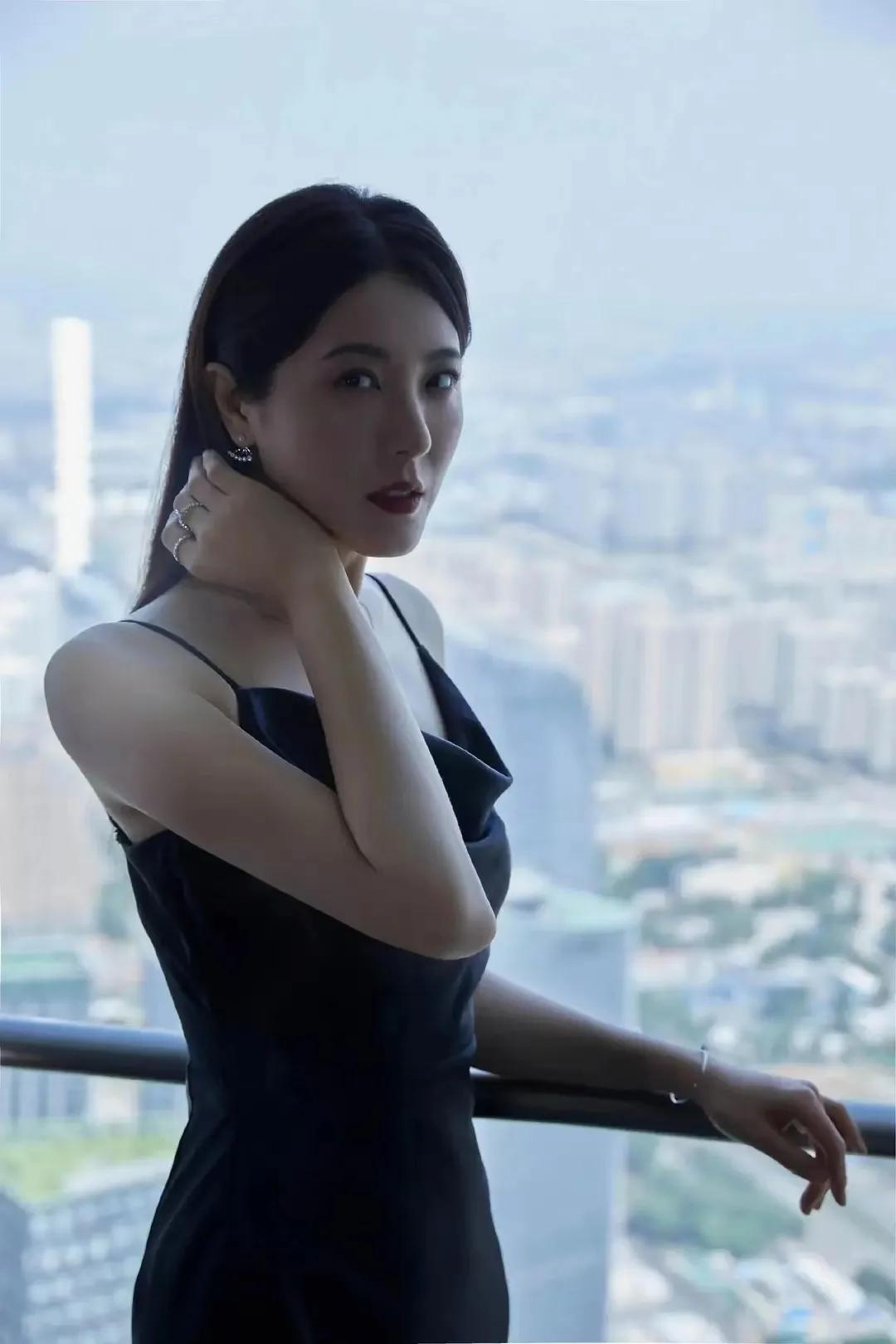 Sexy Zeng Li - iNEWS