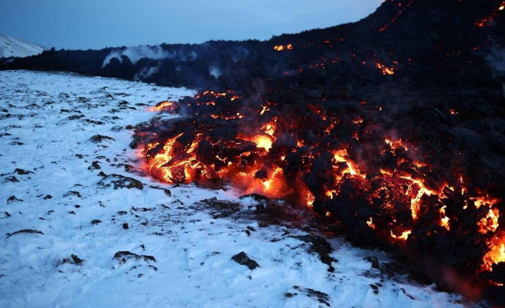 The super hot soup in Iceland's volcanic crater is hotter than the sun ...