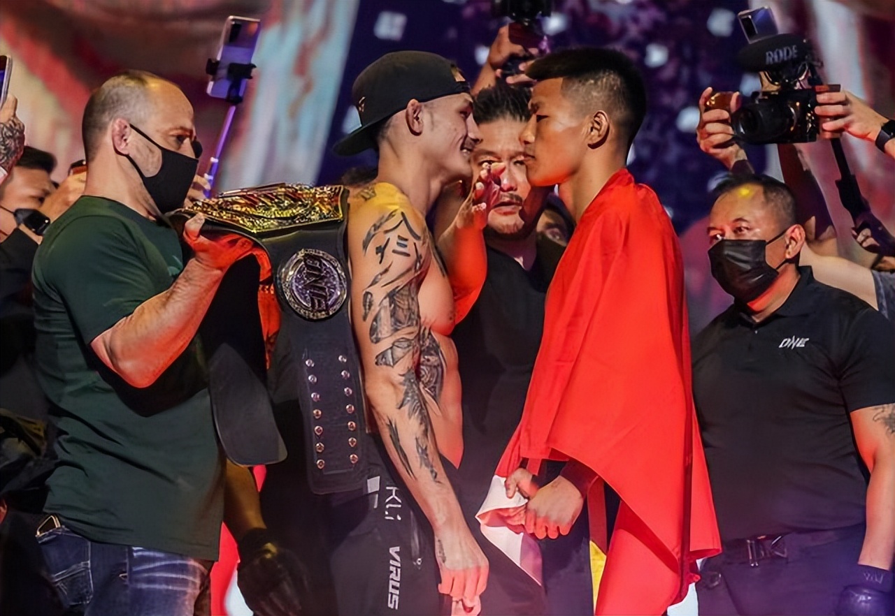 The first Chinese MMA male champion was born!Tang Kai beat Dan Le in ...