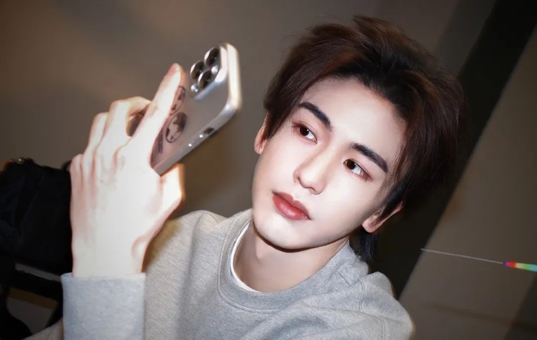 White Deer Zhang Linghe, Song Yi, Zhang Dada, Zhang Jingyi, Sun Li - iMedia