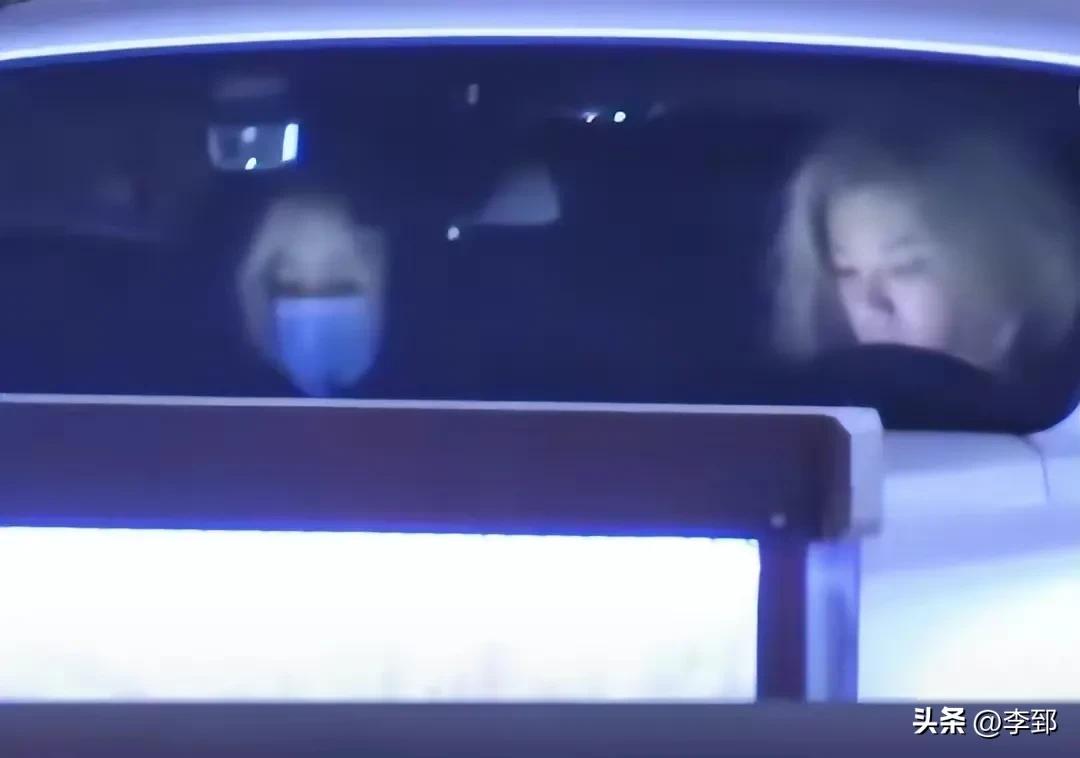 Hua Chenyu was revealed to have broken up with his ex-girlfriend, and lived together with Xu ...