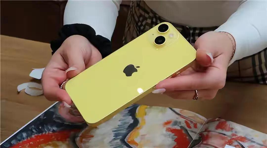 Apple stunningly released the yellow iPhone 14, the new spring color ...