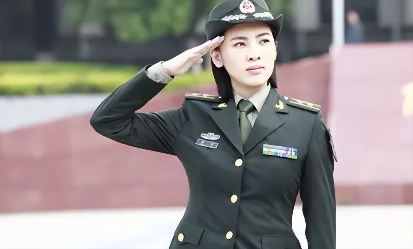 The female star with a strong sense of soldier, first-class fighting ...