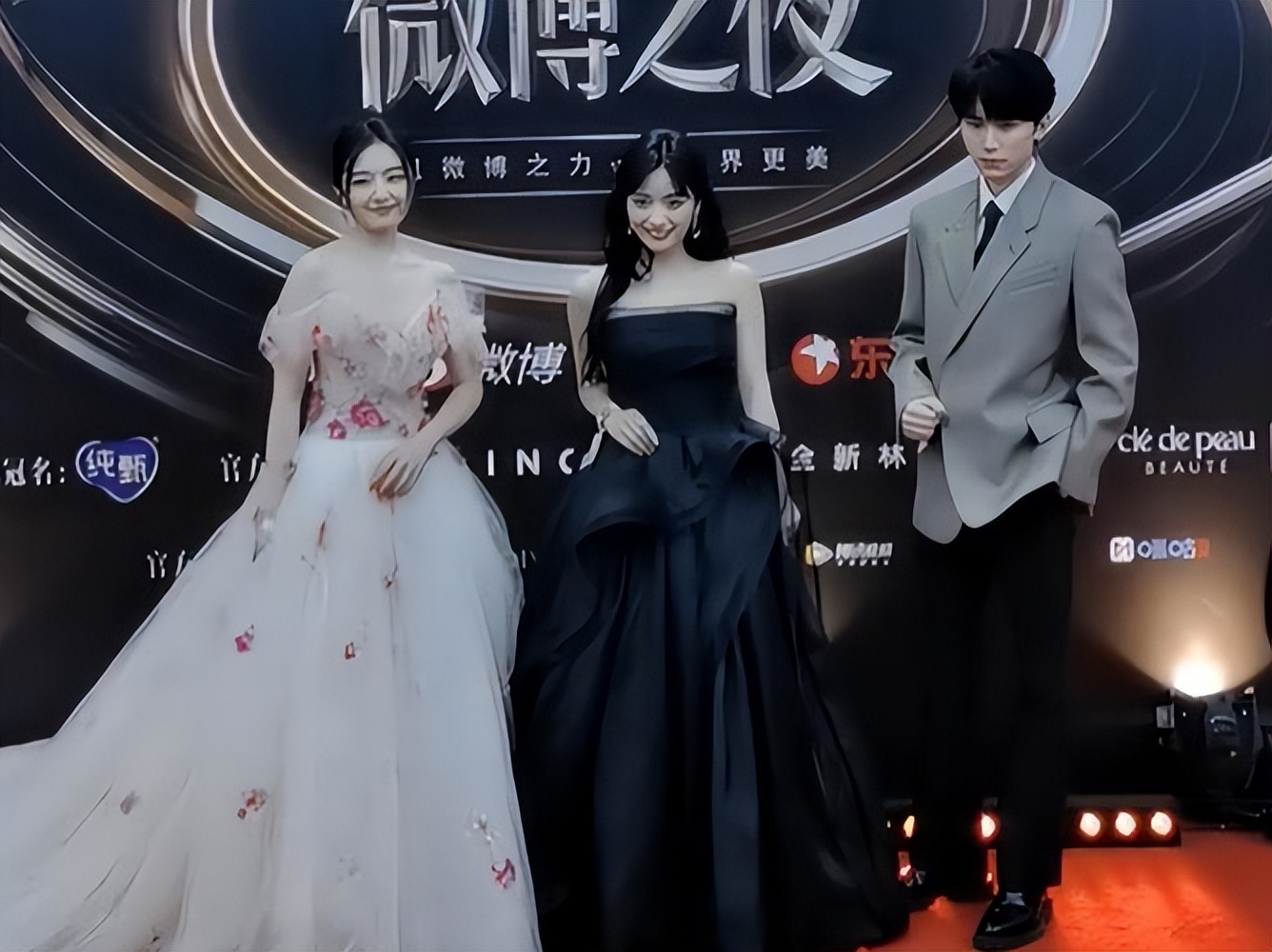 Who is the winner of the red carpet collision of actresses? Yu Shuxin ...