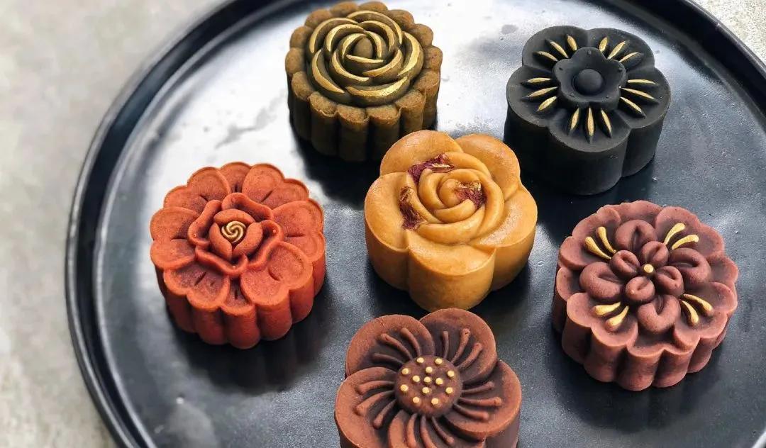 The correct way to eat moon cakes during the Mid-Autumn Festival - iNEWS
