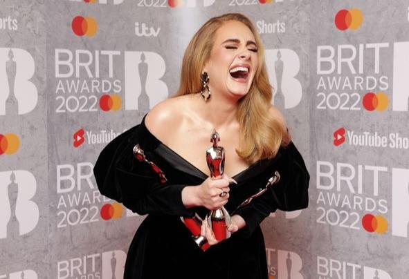 After losing weight, Adele has a gorgeous transformation. Netizens say that one fat ruins ...