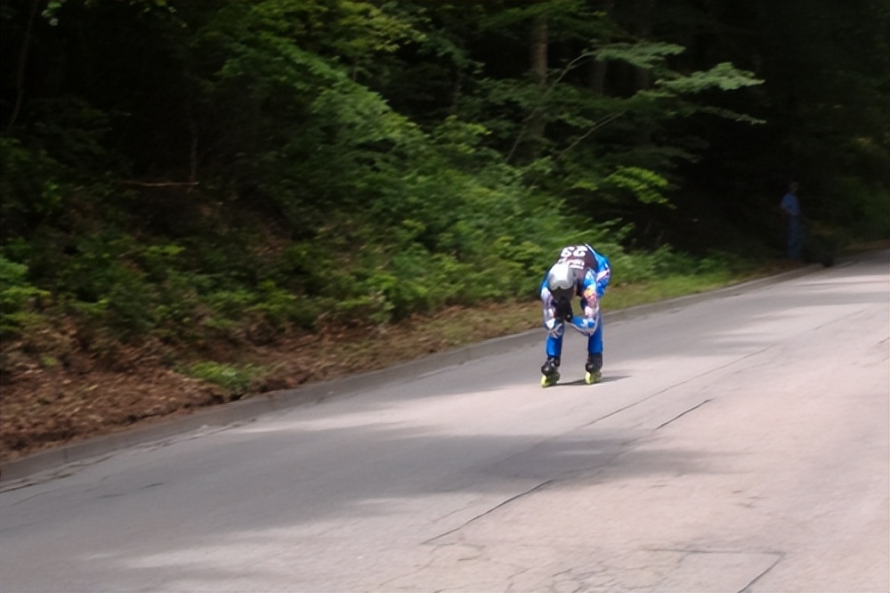 What is the definition of roller skating? - iNEWS