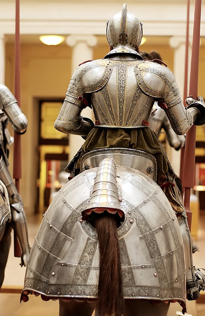 Exploration: The appearance of armor in the Middle Ages became a symbol ...
