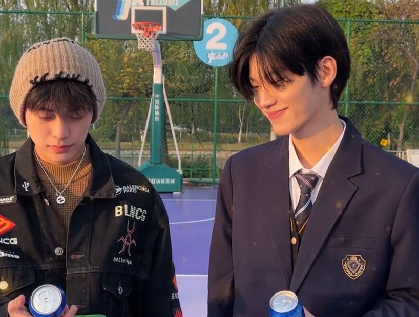 The face value expert Zhang Ren 0 settled in Huya, and the anchors ...