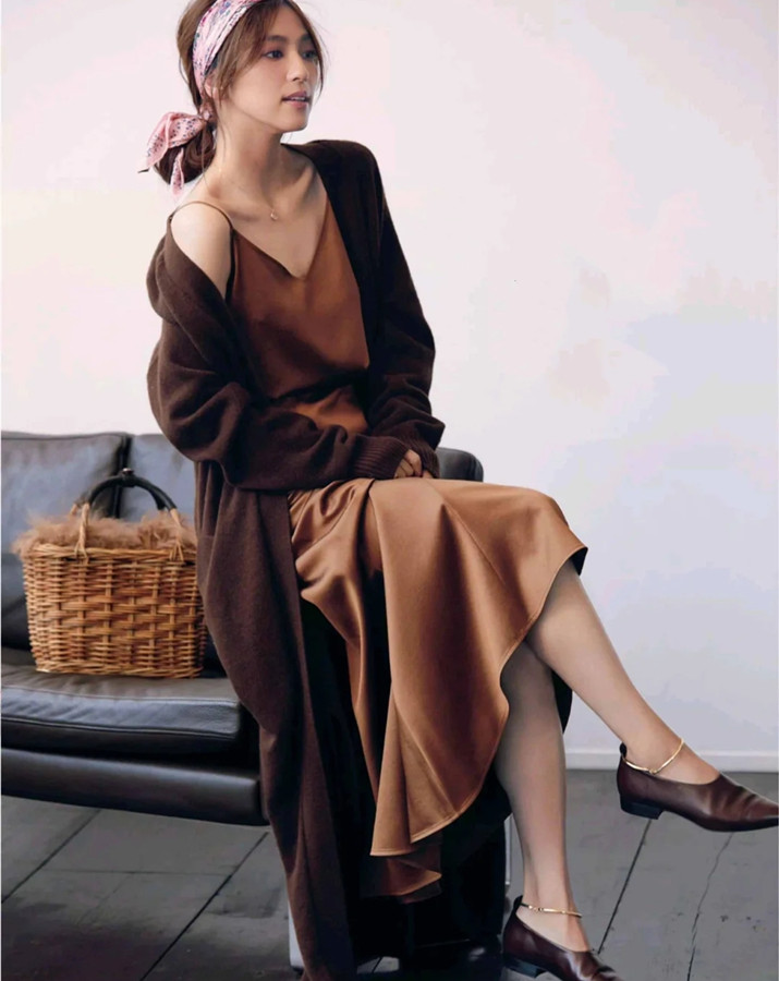 For 40-year-old women, don't only wear black and white!Wearing these 2 ...