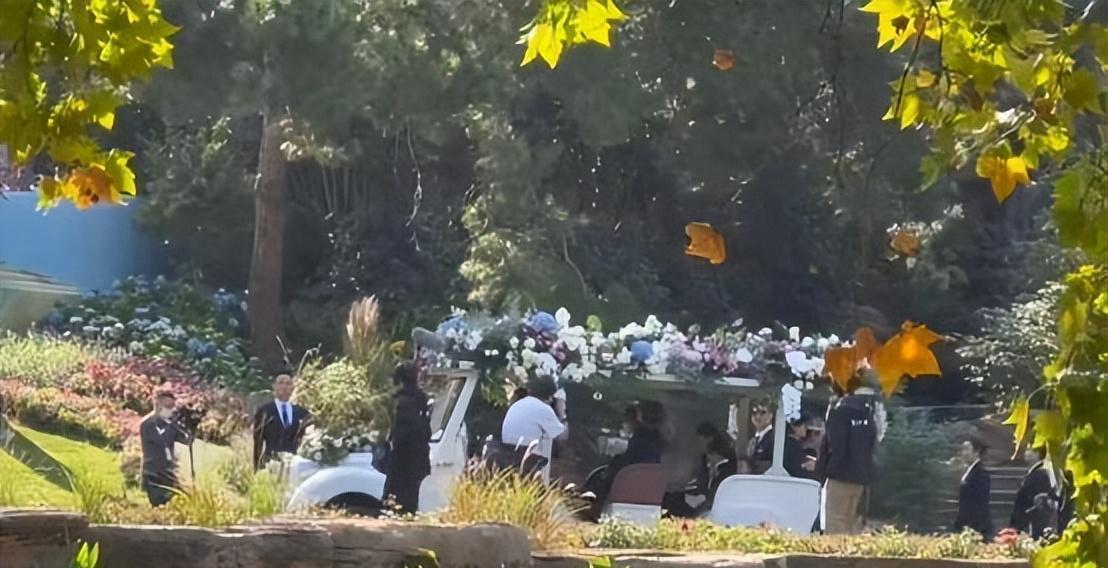 Shocking! Coco Lee's funeral was exposed, and the sister in black bid ...